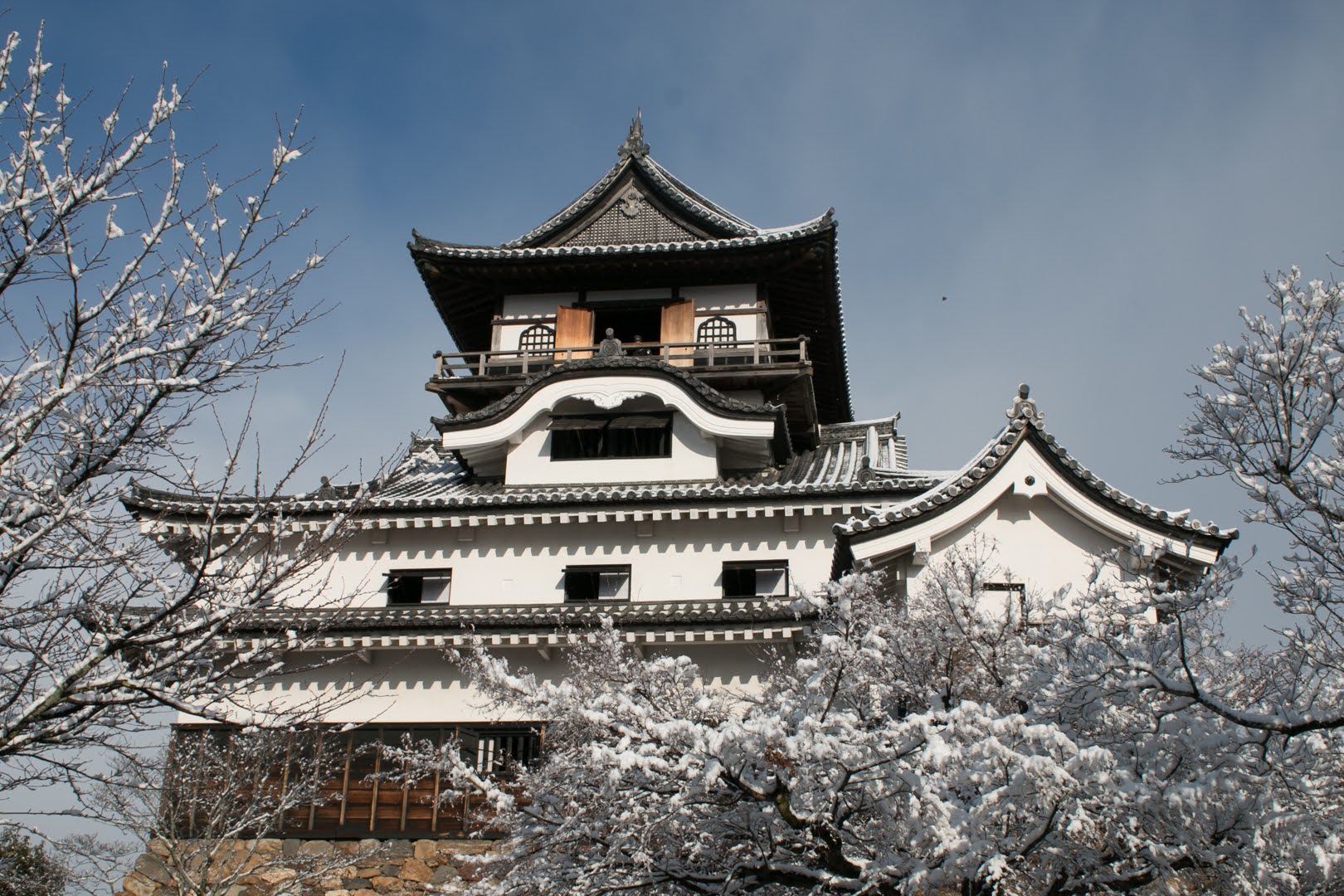 Inuyama Castle -Traditional style original main tower besides river ...