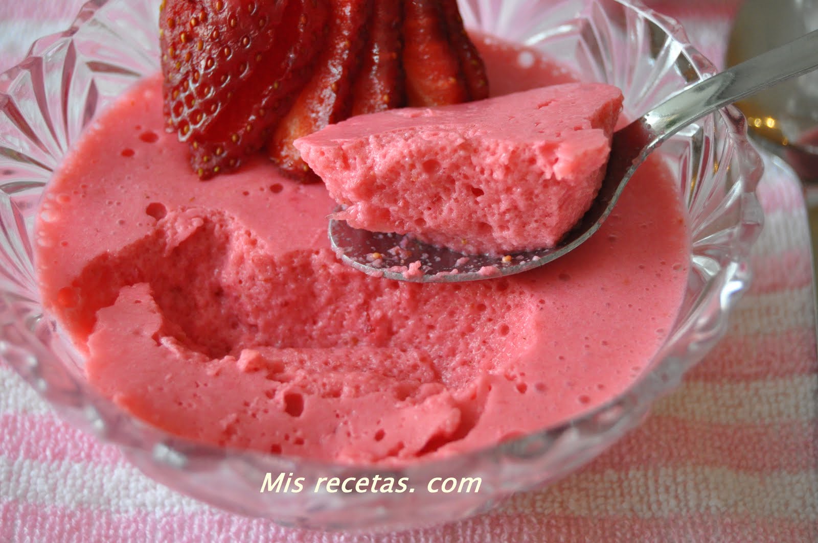 MIS RECETAS. COM: Mousse de fresas fácil y rápida