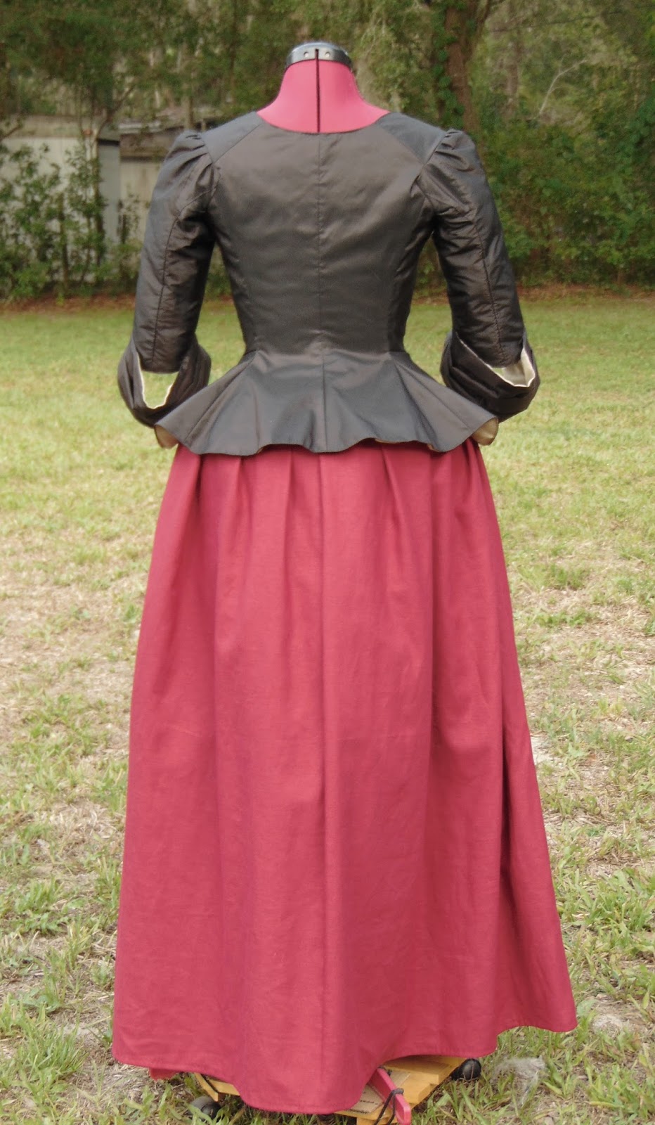 The Antique Sewist: 1760s Casaquin - Brown Silk & Winged Cuffs