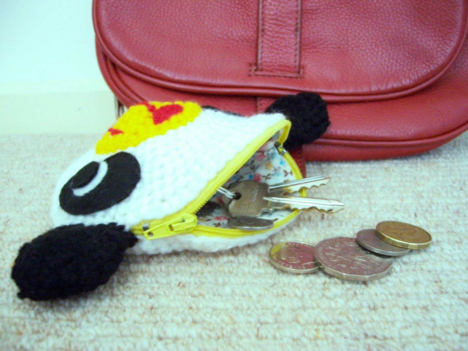 Peppercon: Amigurumi panda purse