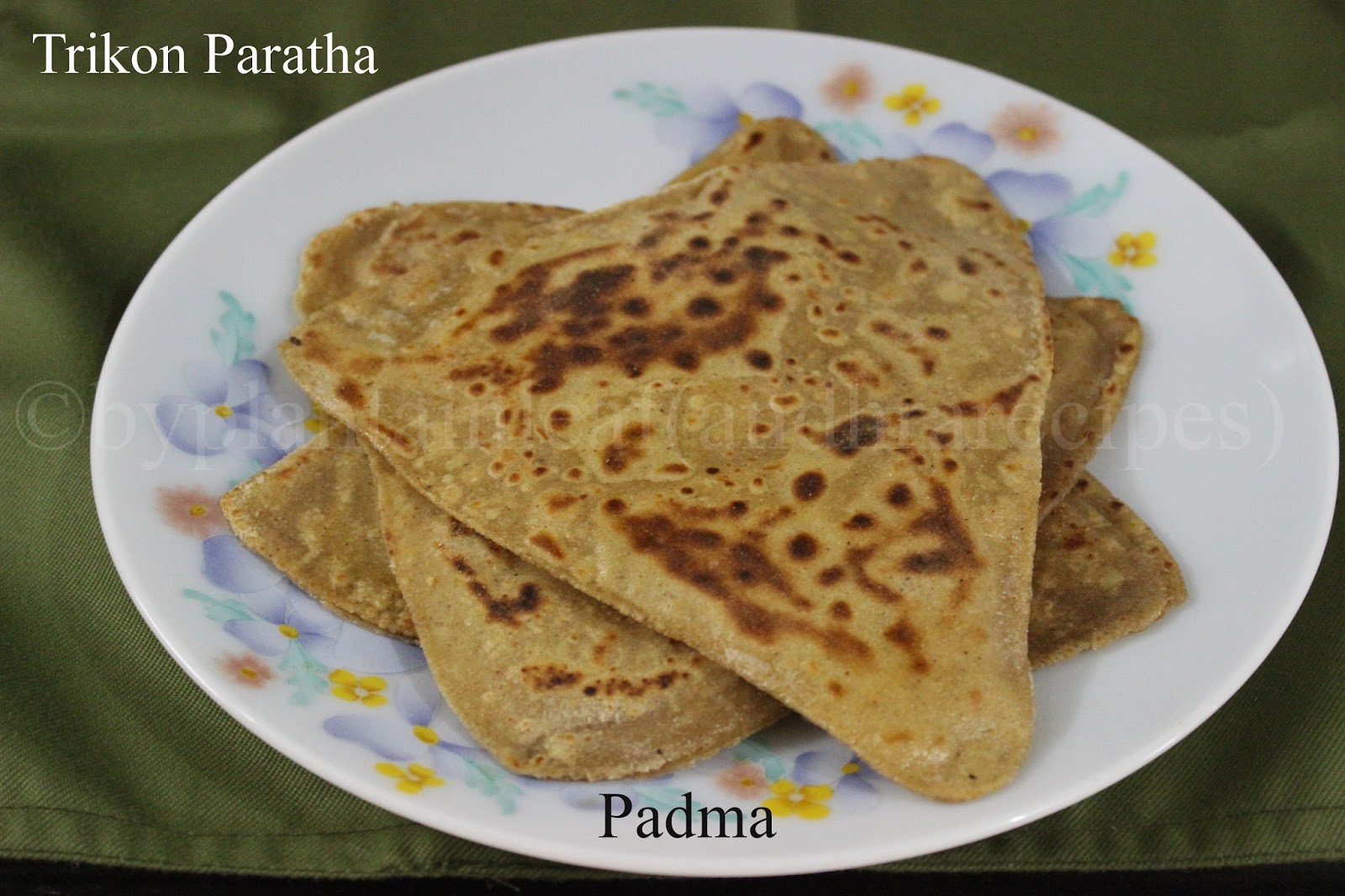 plantain leaf(Andhra Recipes): Triangle Paratha - Trikon Paratha