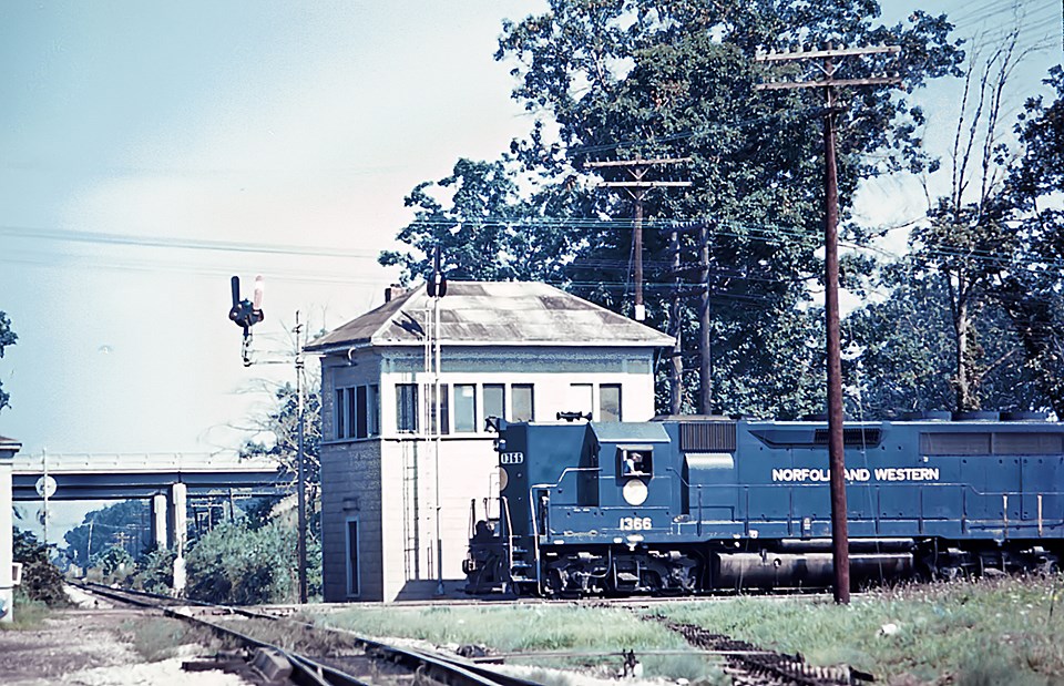 Towns and Nature: Romulus, MI: Junction Tower: Wabash Depot and CSX/PM ...
