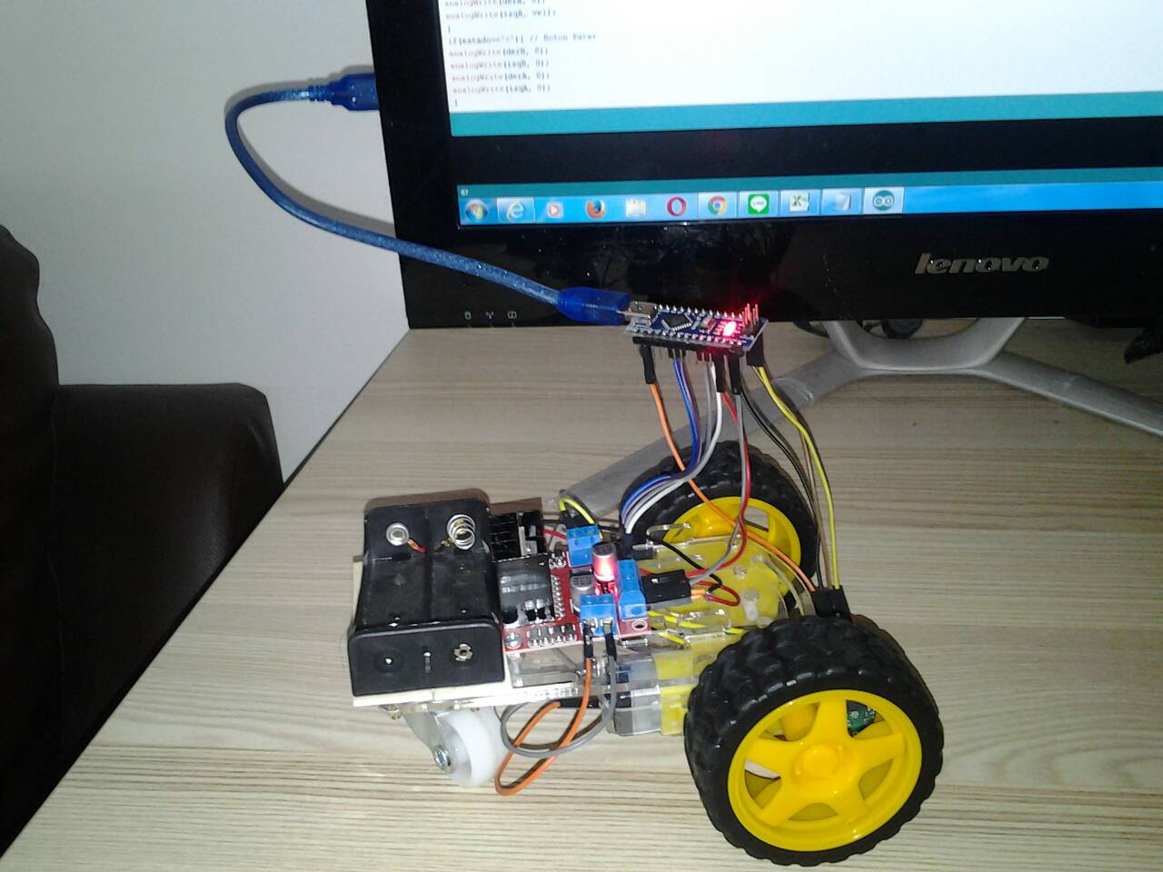 การประยุกต์ใช้คอมพิวเตอร์ในโรงงานอุตสาหกรรม โปรเจครถบังคับ Arduino