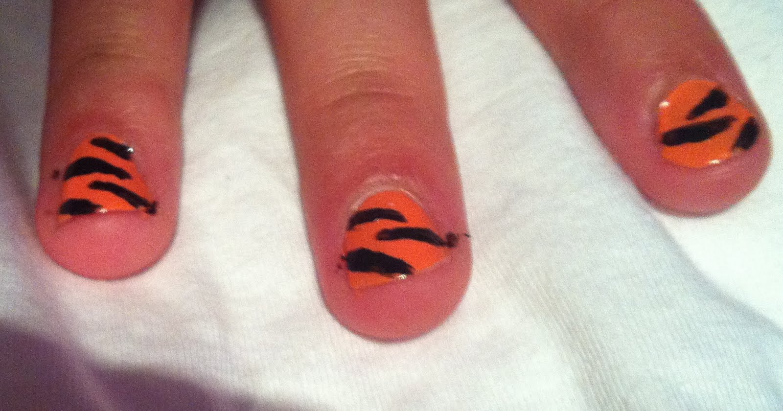 i am sam . sam i am: Tigger Nails.