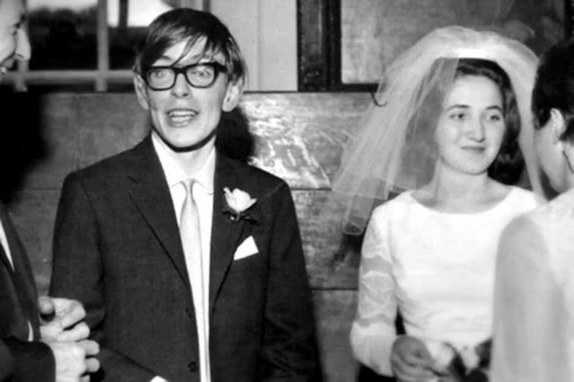A Very Dapper Stephen Hawking and His Wife Jane at Their Wedding in ...