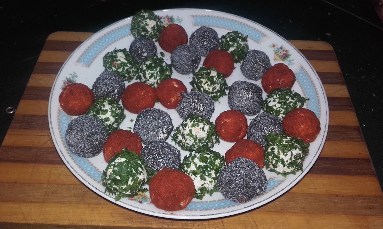 Retete cu margareta cismasiu: Bile colorate din branza