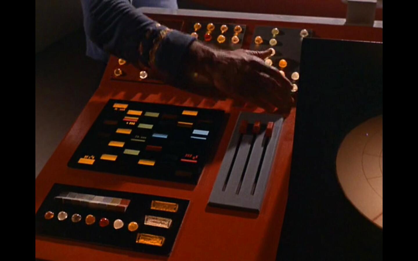 Realm Of Retro : STAR TREK Transporter console