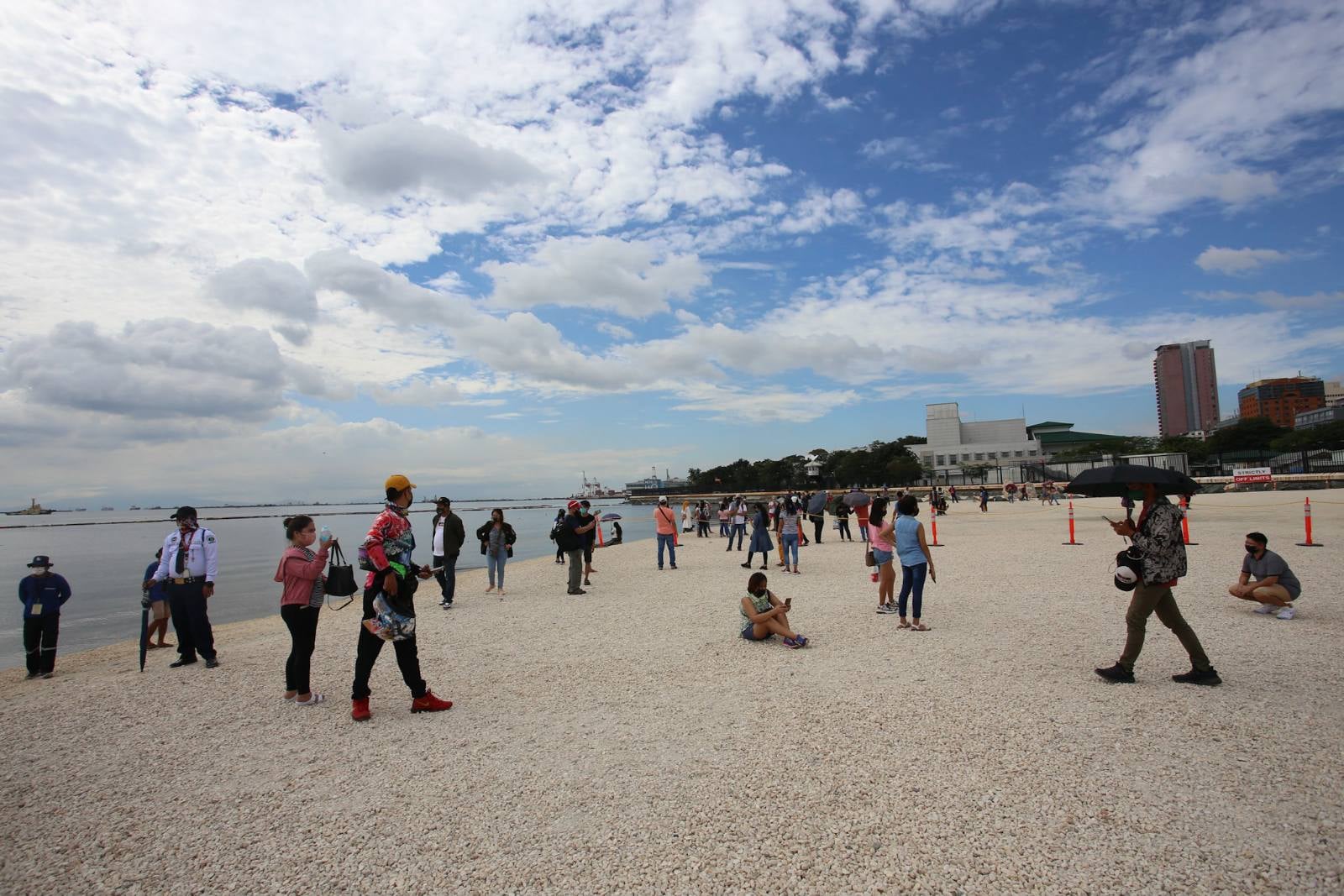 What to Expect at Manila Bay DOLOMITE Sand BEACH | Baywalk Sunset ...