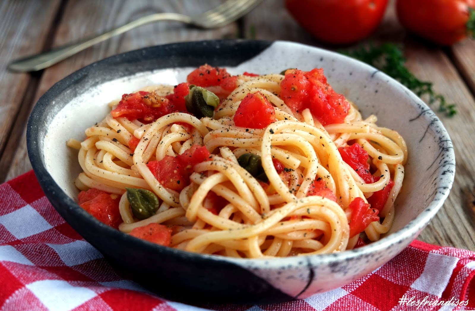lesfriandises: SPAGHETTI AL SUGO DI POMODORO CRUDO