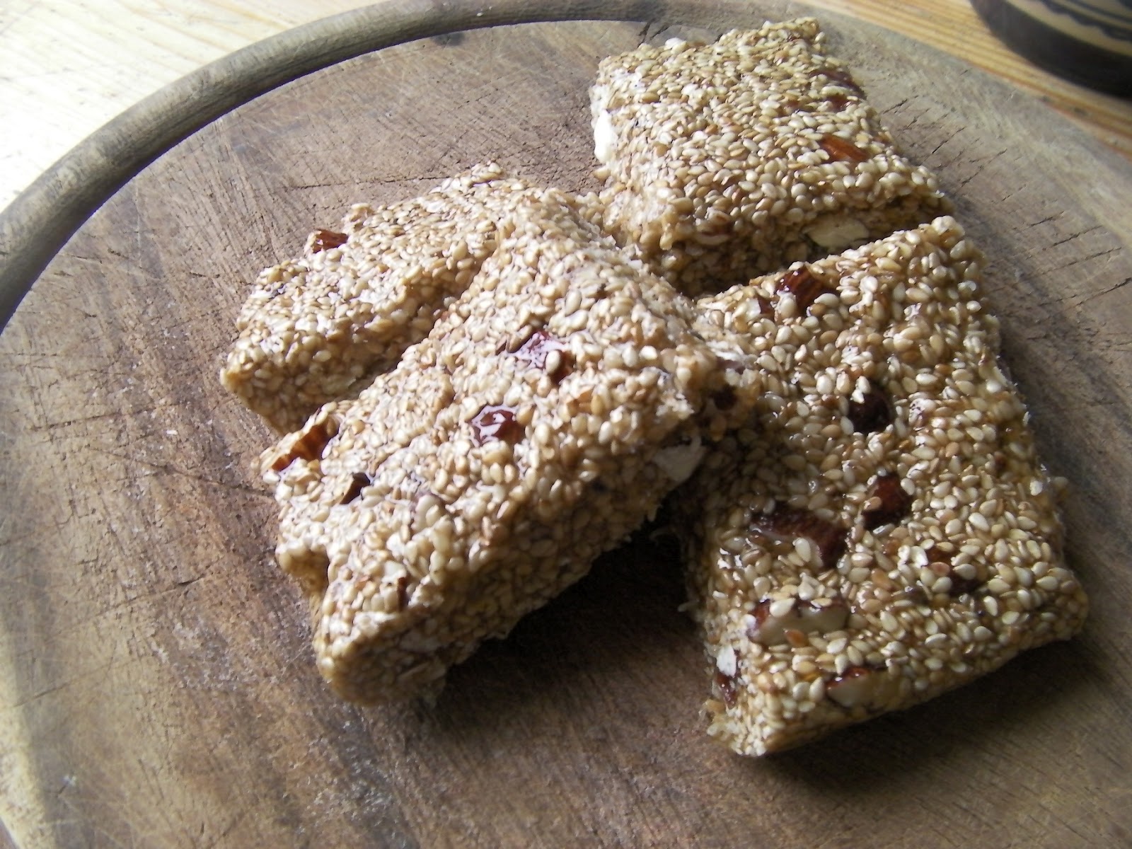 sesame bar with almonds - παστέλι
