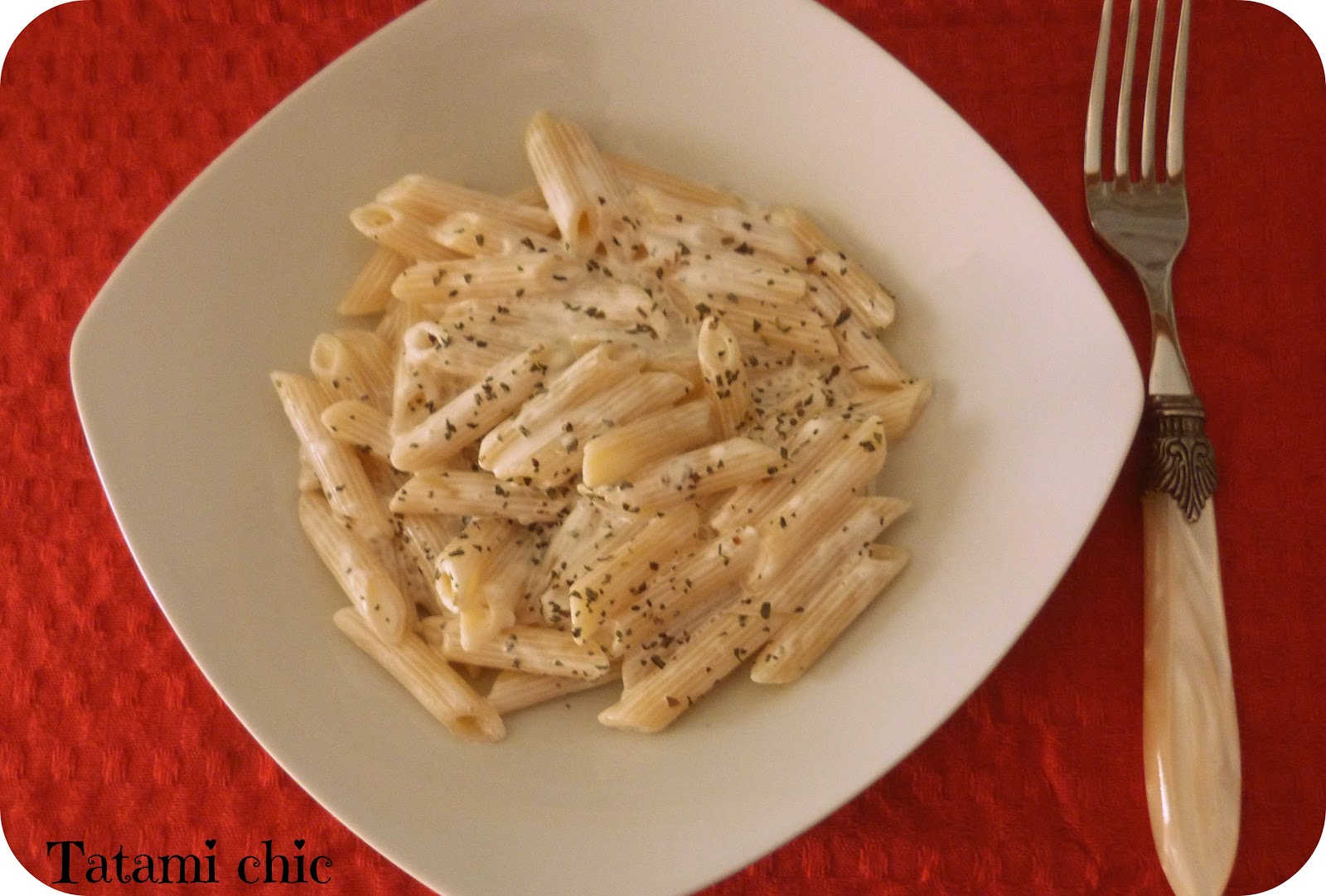 Radici di lana: Pasta con crema di formaggio ed erbe aromatiche
