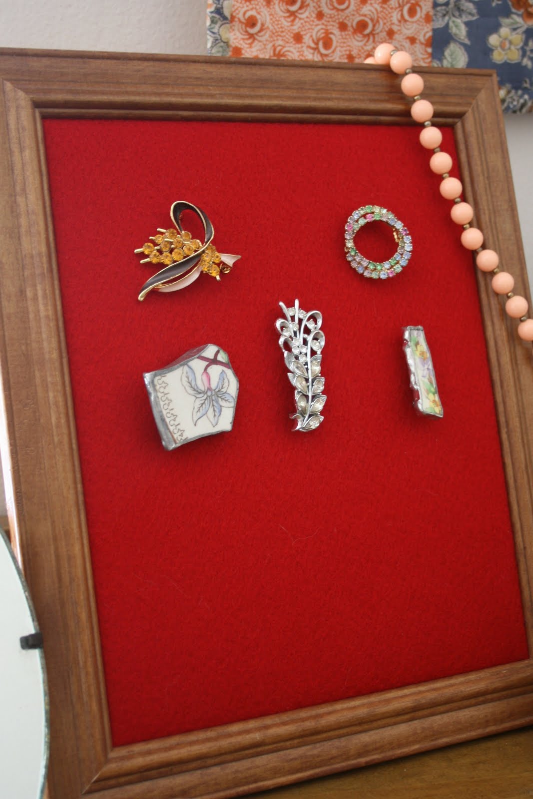 Sew Retro: vintage brooch board.