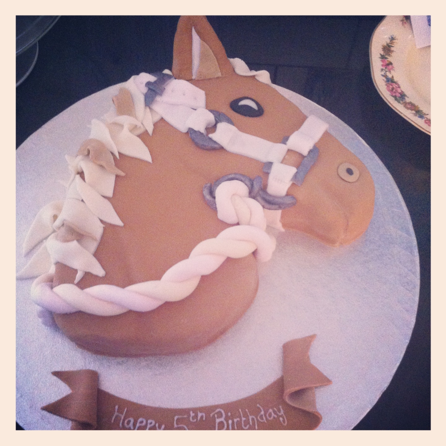 A String of Style: How to make the horse cake!!!