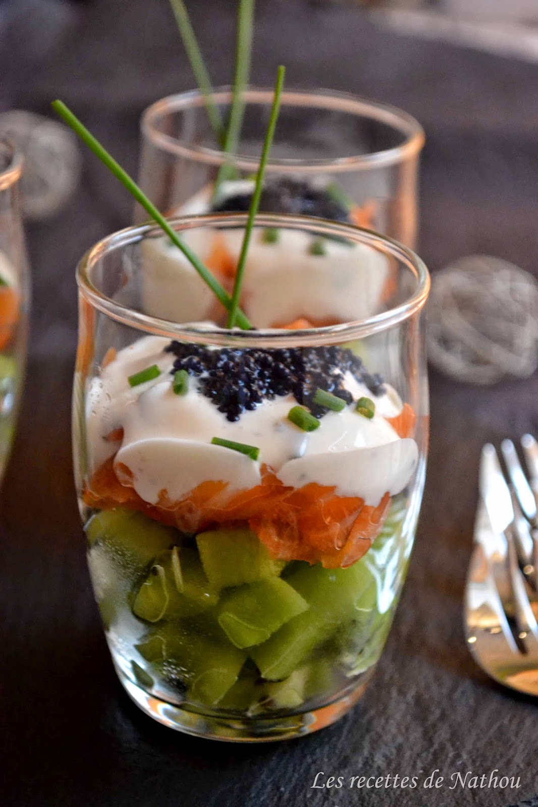 Verrines kiwis et saumon fumé, fromage frais à la ciboulette | soto