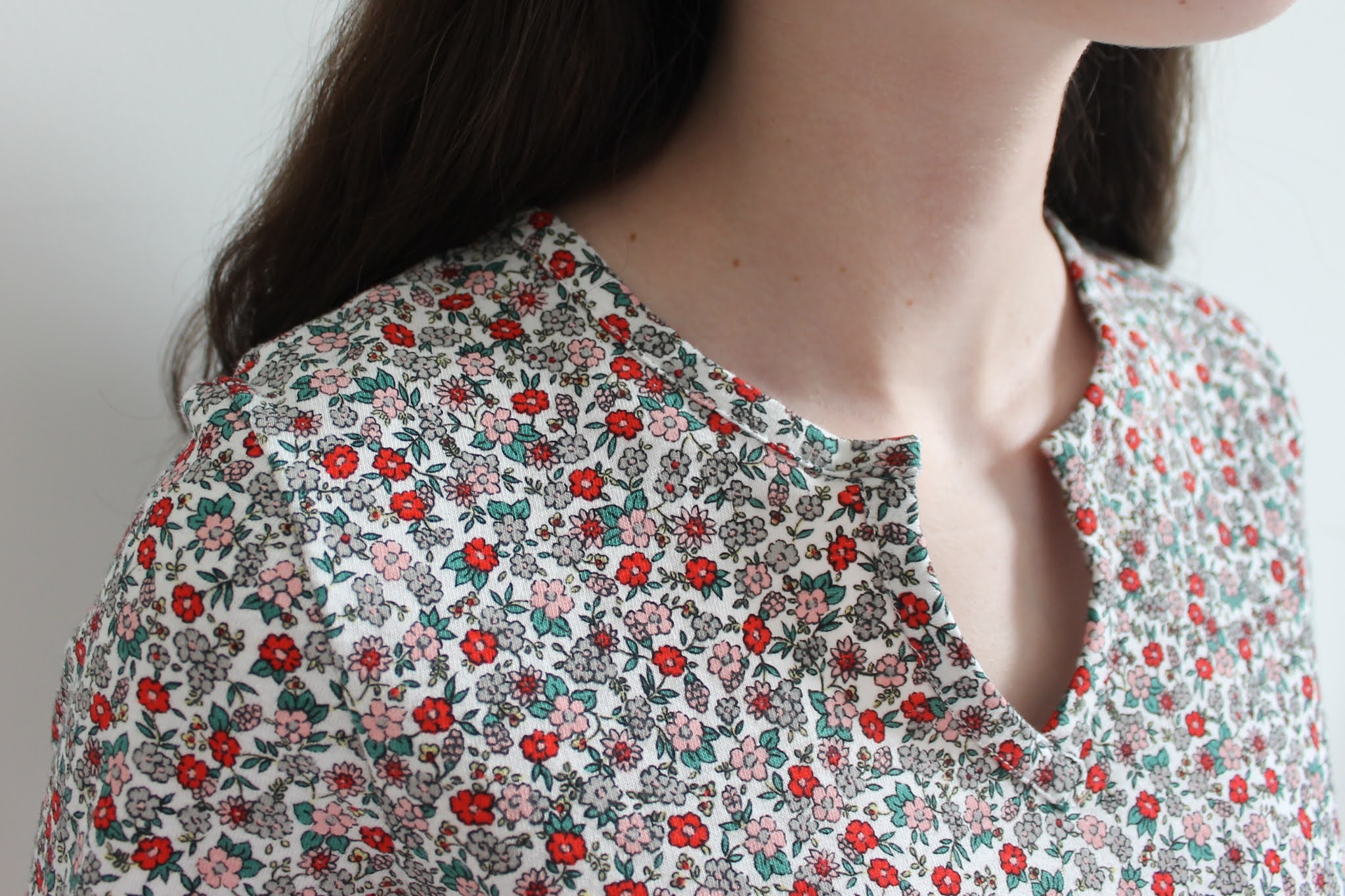 Lets Get Sewing: How to Sew a V-Notch Neckline