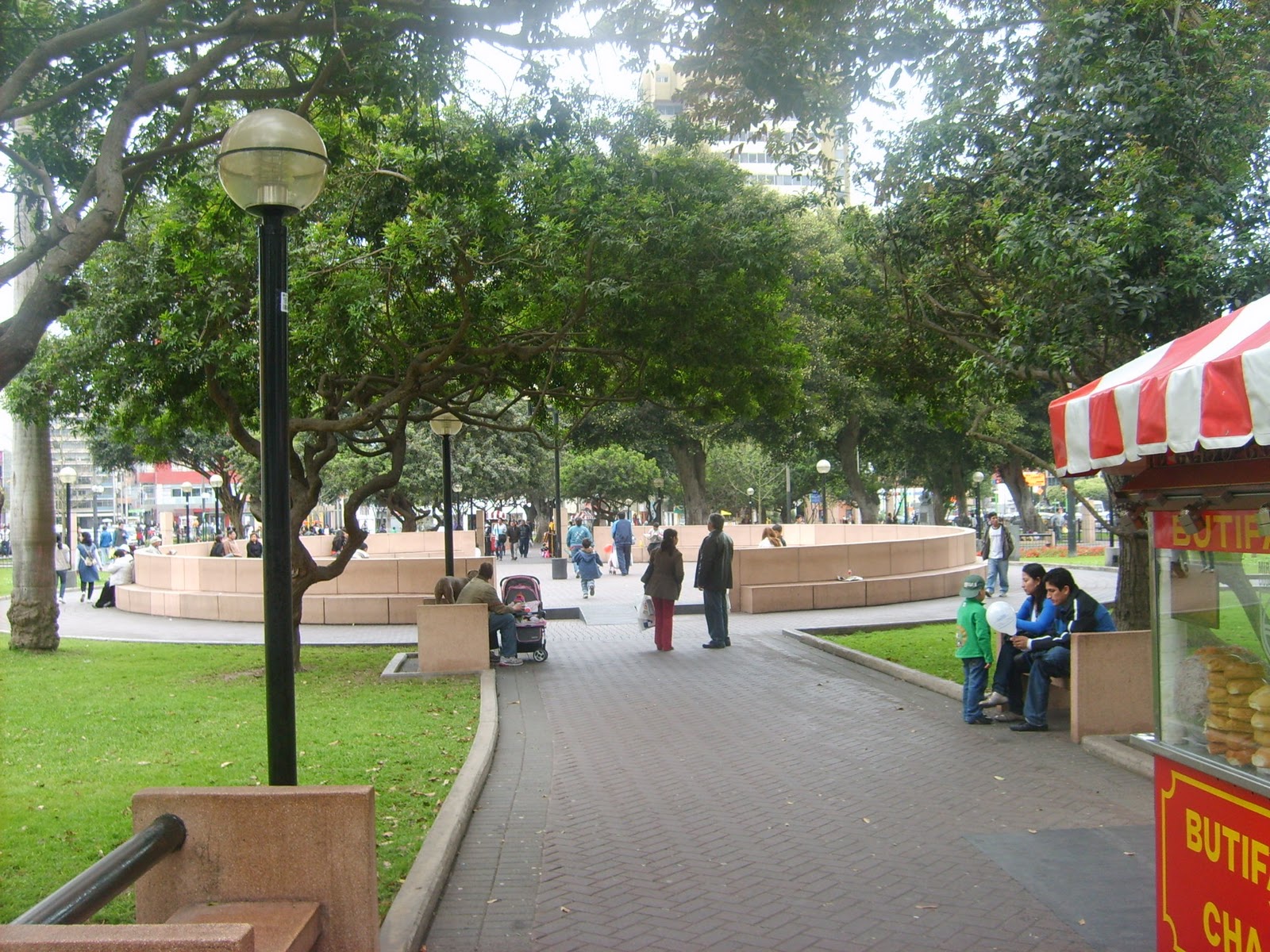 Parque Kennedy en Miraflores - Lima - Perú: El Parque