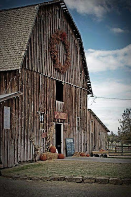 33 Amazing Red Barn Building Design Ideas | ARA HOME