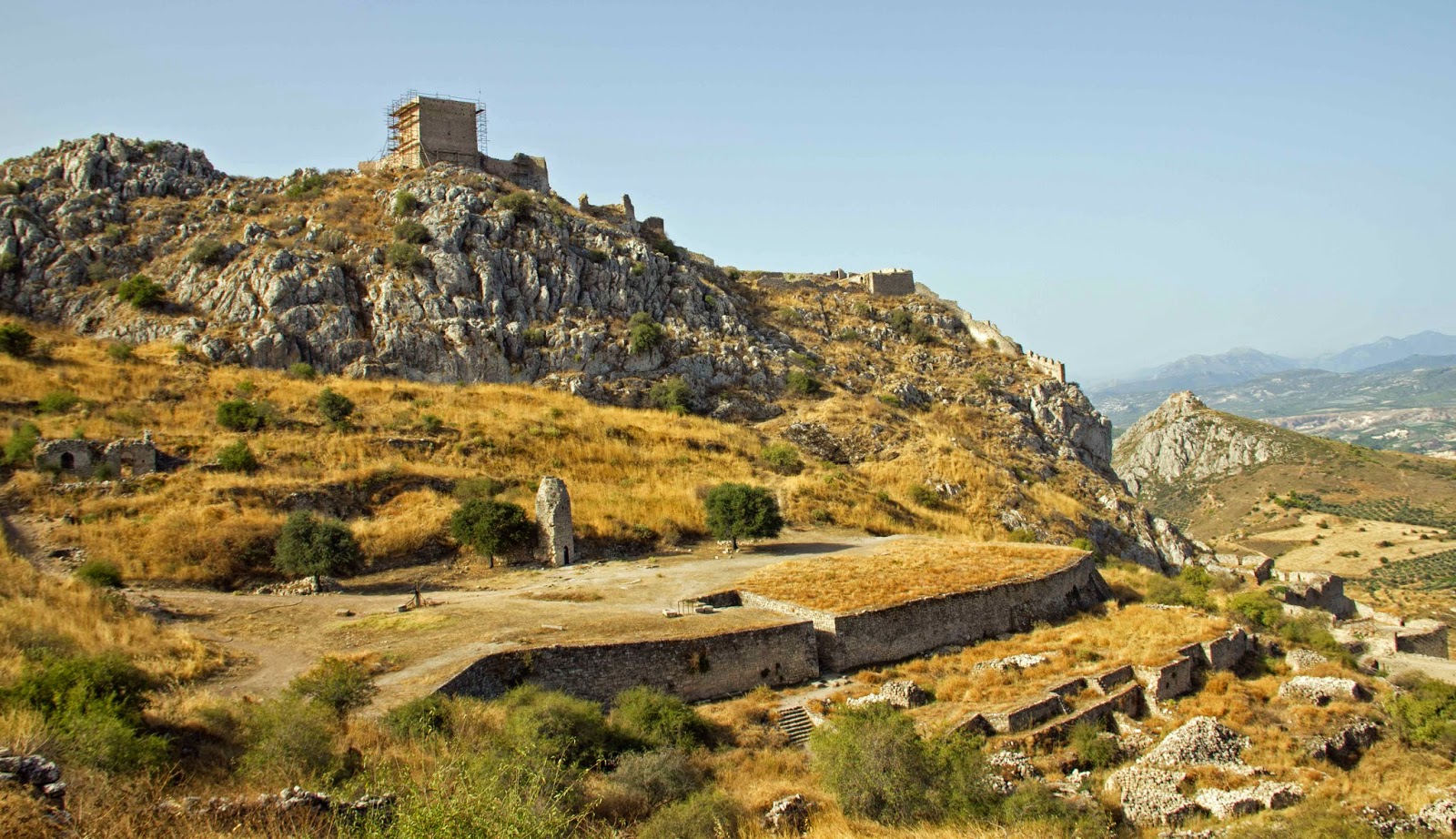 Exploring the World in 'Blue Velvet of Sark': Korínthos and Acrocorinth