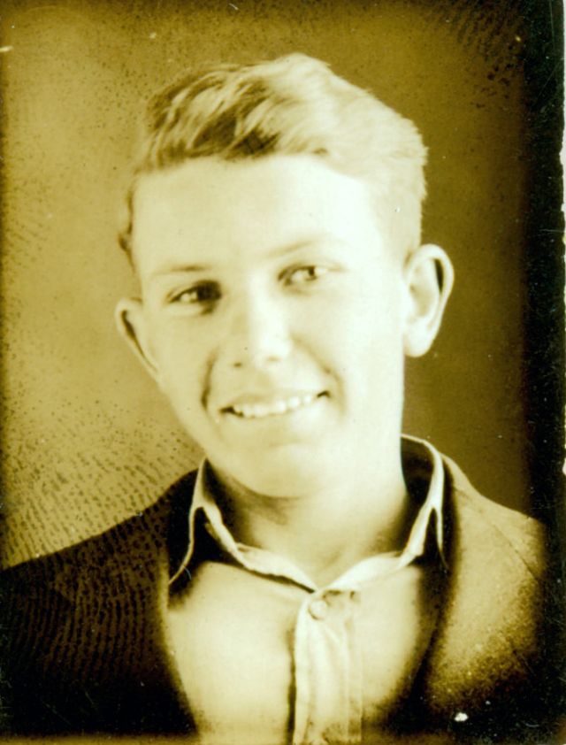 36 Cool Portraits From Photo Booths That Defined Men's Hairstyles in ...