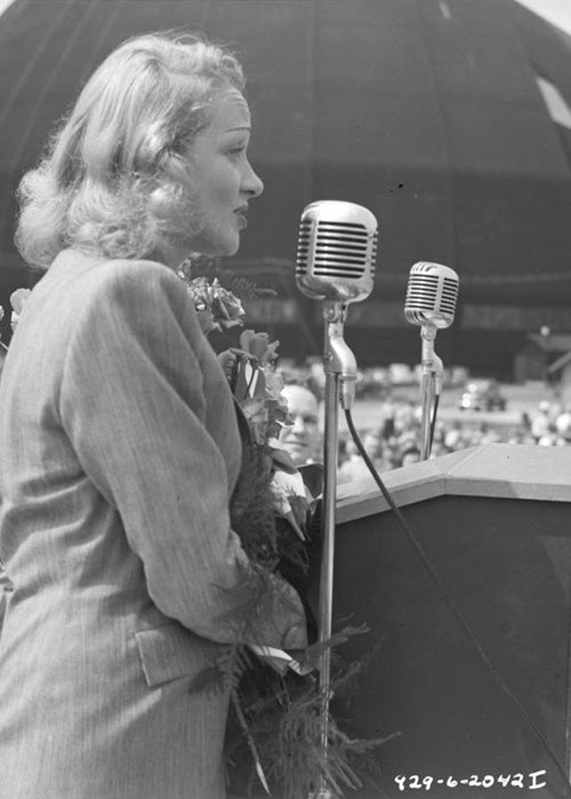 World War II in Pictures: Ten Top Songs of World War II