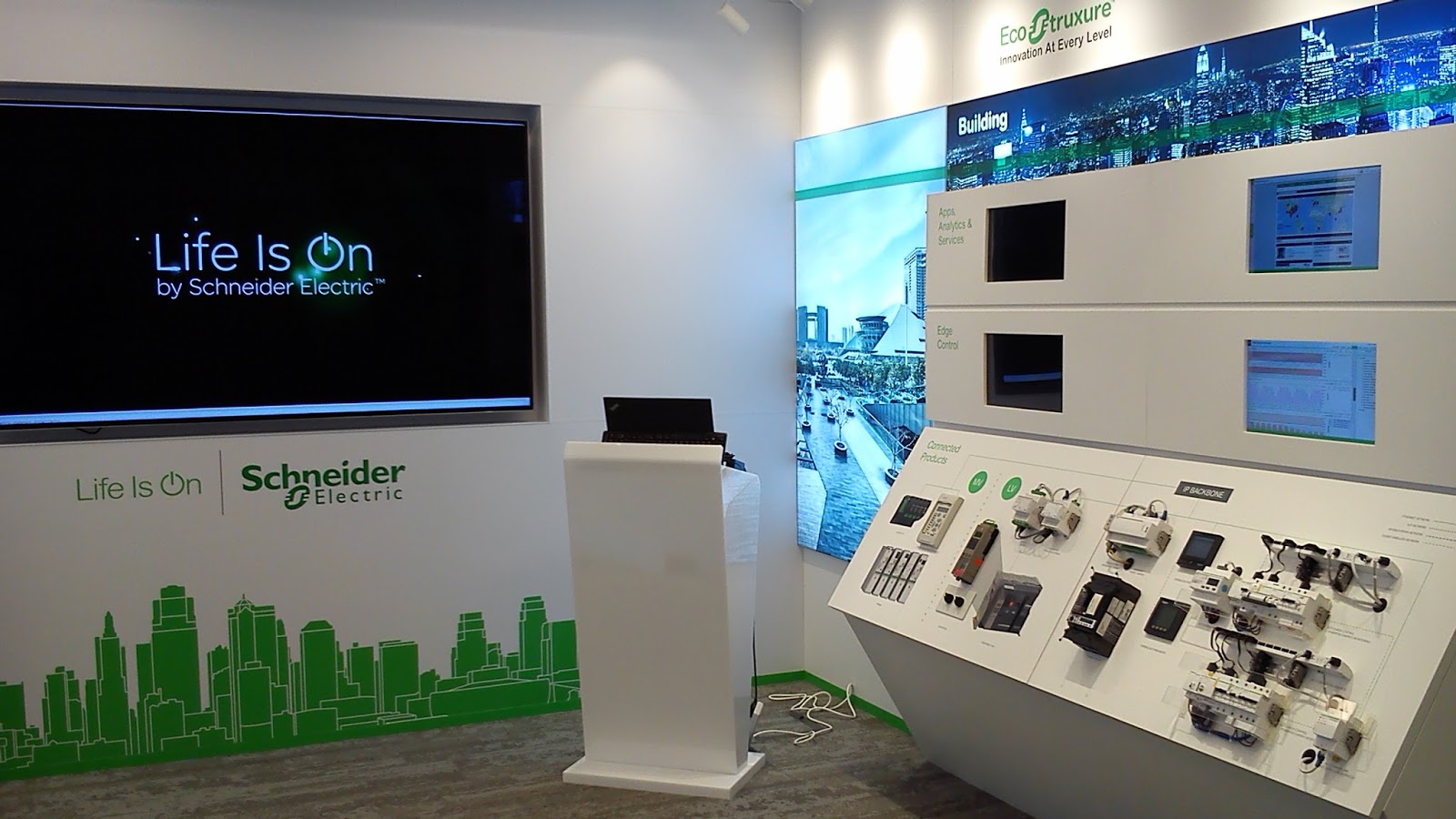 Green Data Center Design and Management: Showroom Tour for the Latest ...