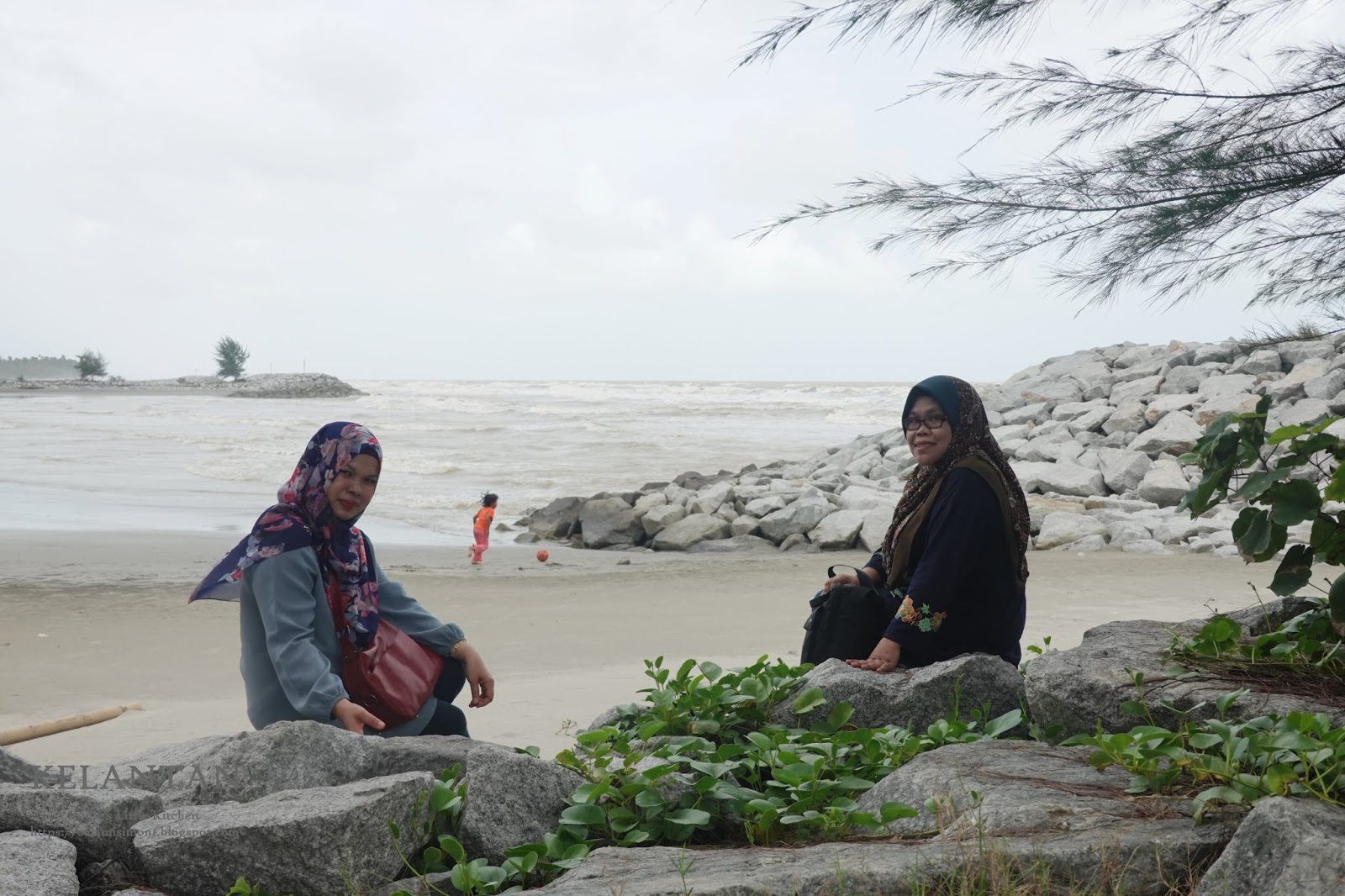 Hujan Renyai di Pantai Irama Bachok - Amie's Little Kitchen