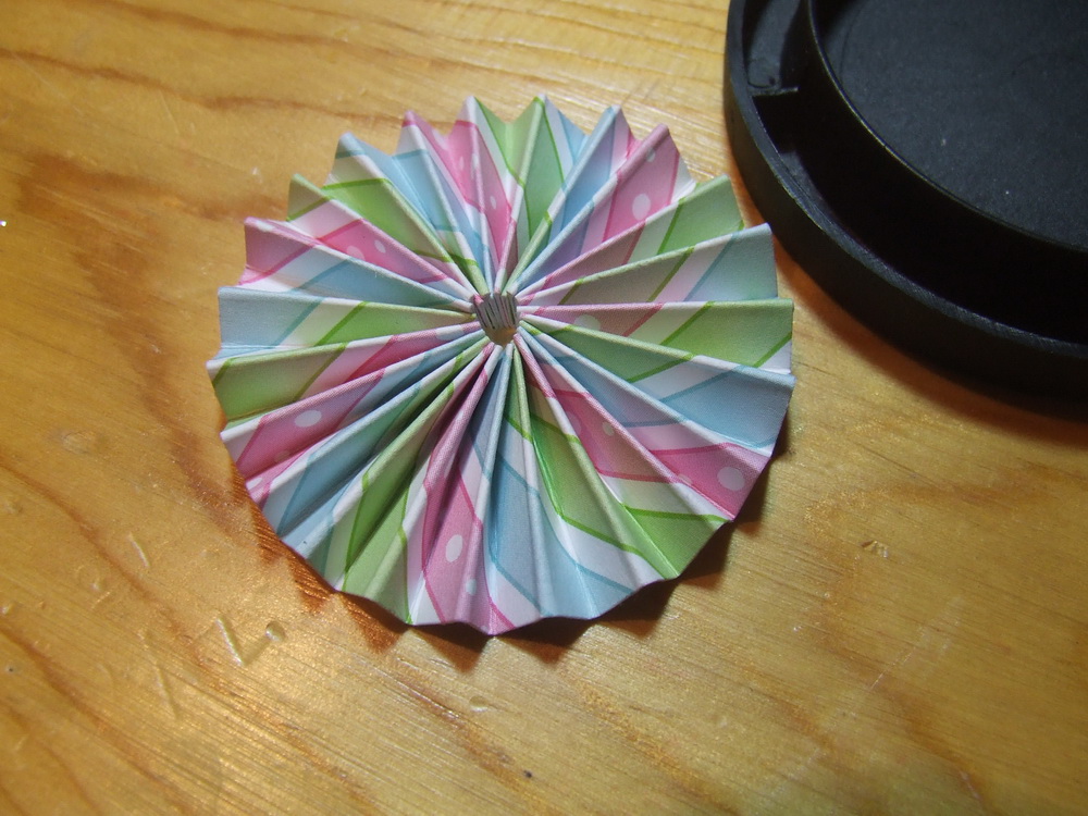 PINK PAPER COTTAGE: PAPER ROSETTES TUTORIAL - FINALLY!