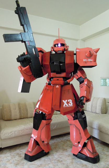 GUNDAM GUY: Gundam Cosplay: Char's Zaku II Commander Type