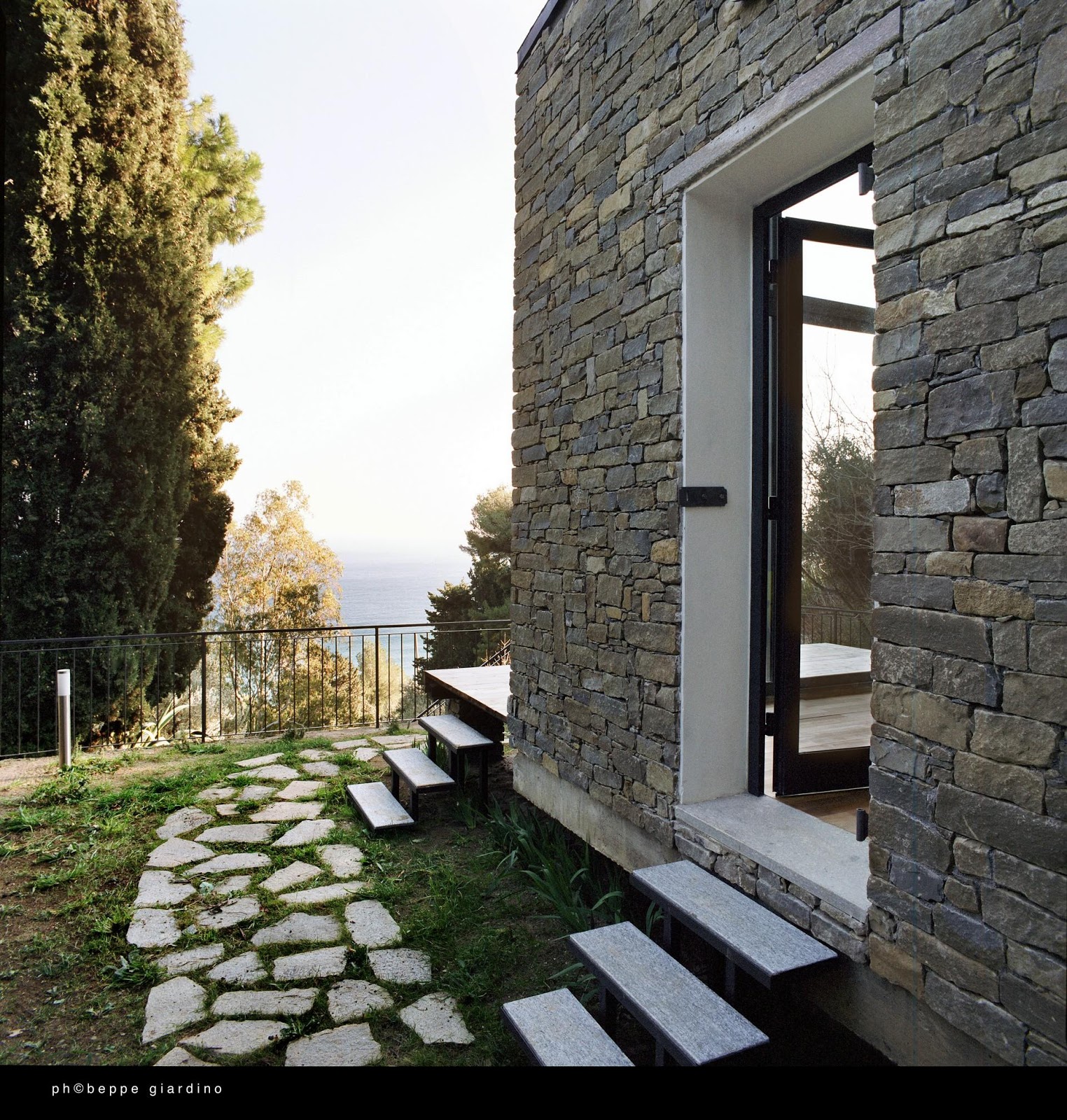 Tiny Italian Villa [ TINY HOUSE TOWN ]