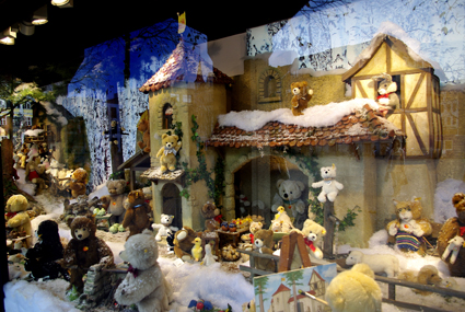 Mako Creative Sharkbites: Christmas window displays in Bonn - an ...