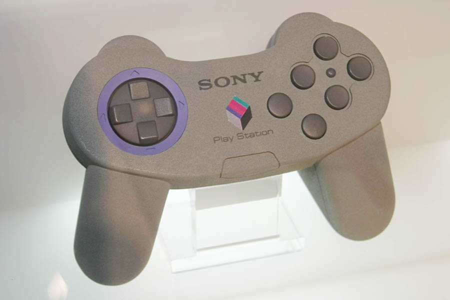 Veja como eram três protótipos do controle do PS1!