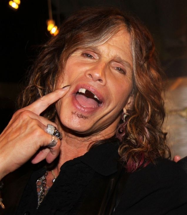 InfoStar Celebrity: Aerosmith Singer Steven Tyler Looses Teeth After ...