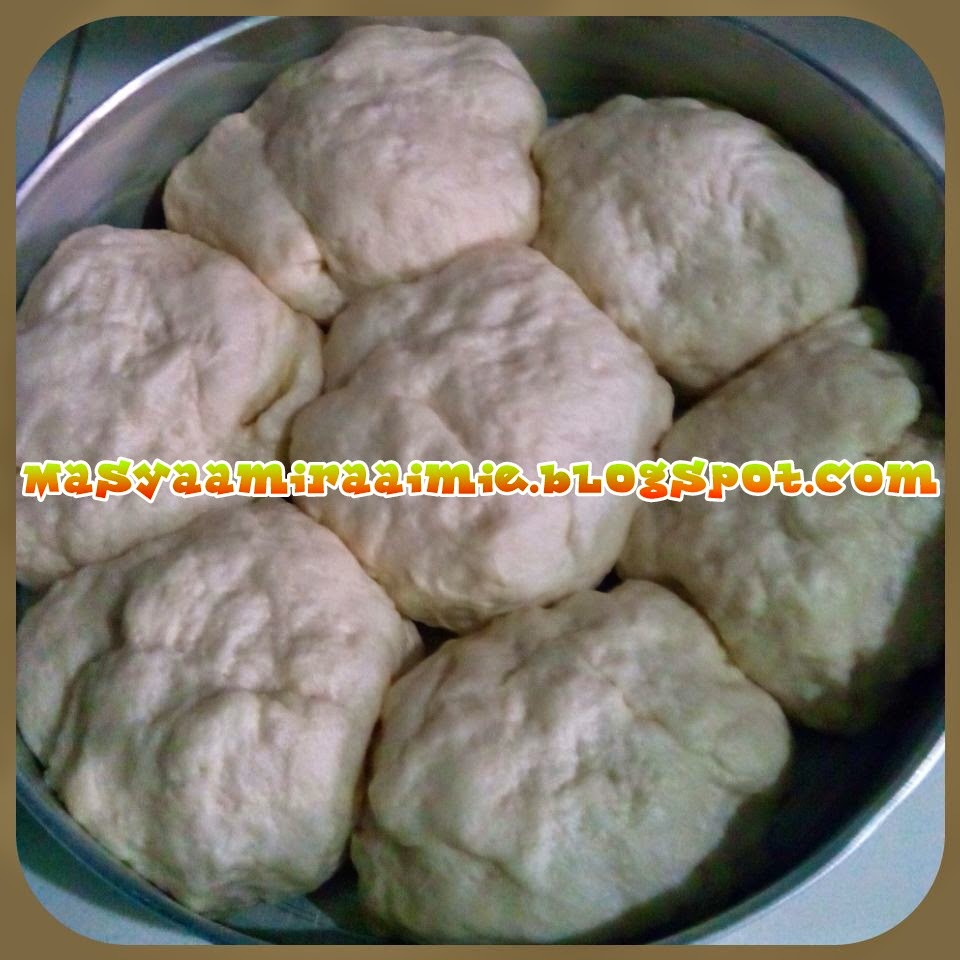 Pertama Kali Menguli Doh Roti | Dunia Masya