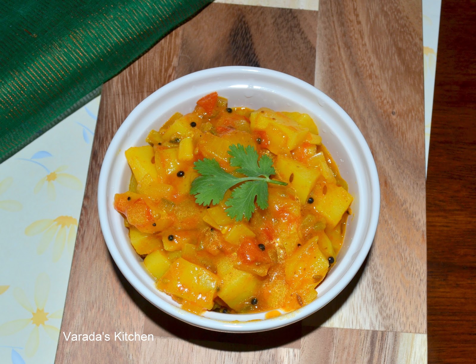 Varada's Kitchen and Garden: Kanda Batata Rassa (Onion Potato Curry)