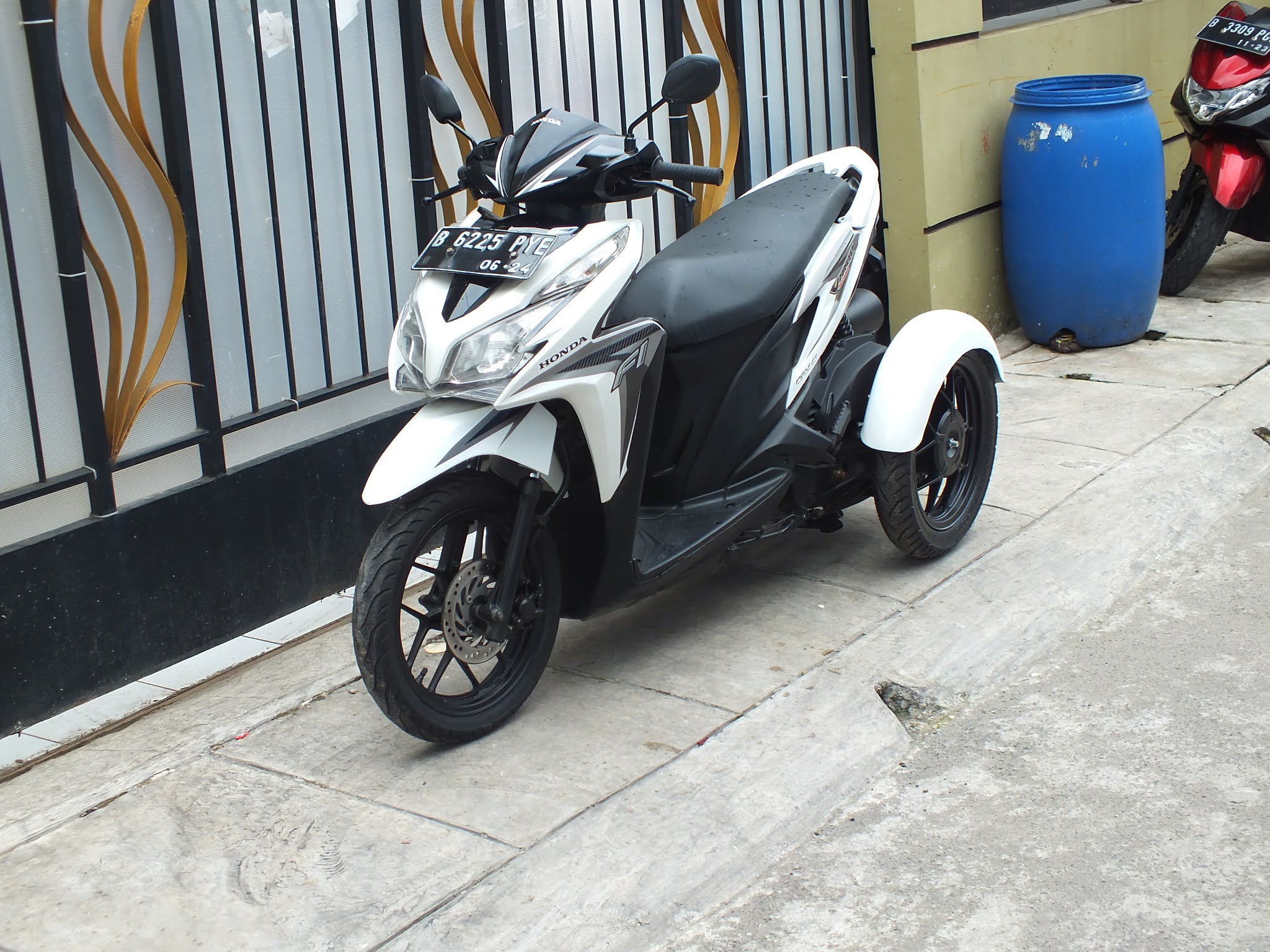 Oracle Modification Concept: Honda Vario125 Roda tiga Minimalist ...