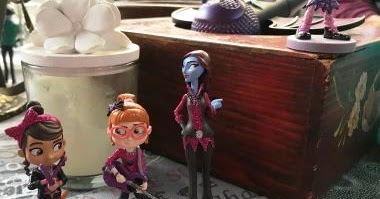 MomAgain@40: Vampirina Party recipe - Chef Remy's bread bones and Pea dip