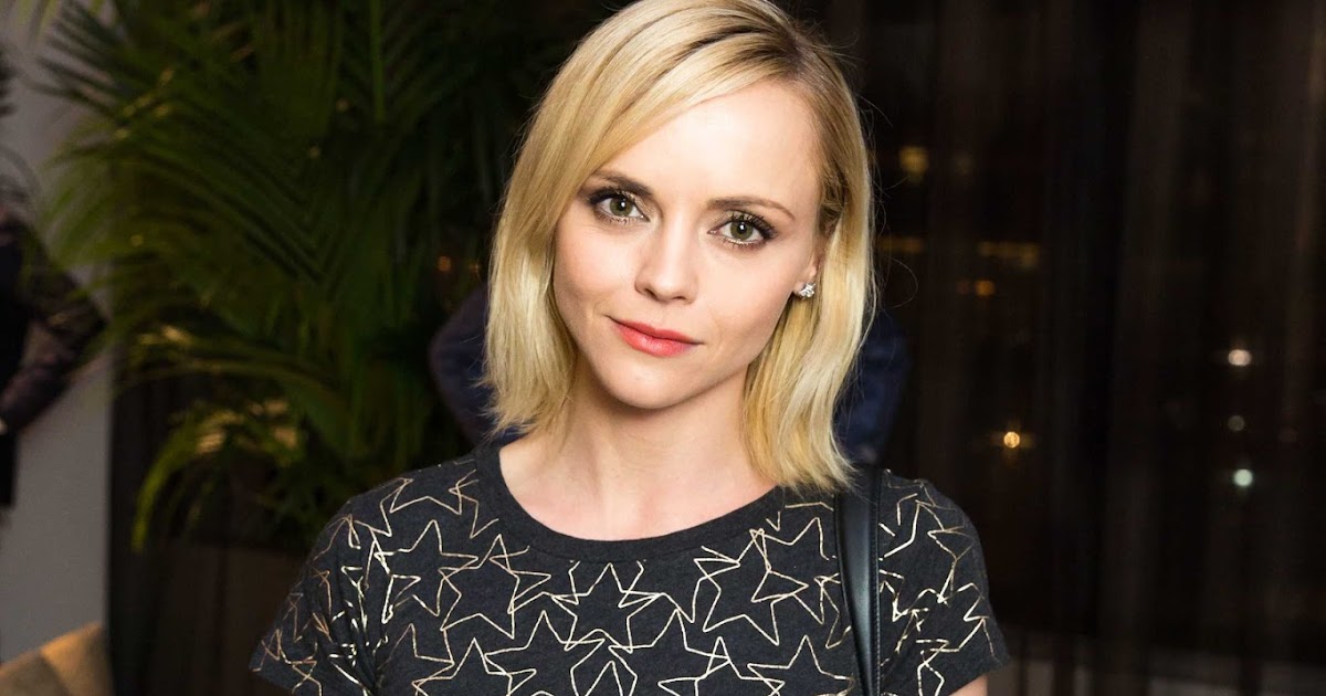 Lovely Ladies in Leather: Christina Ricci in a leatherette skirt