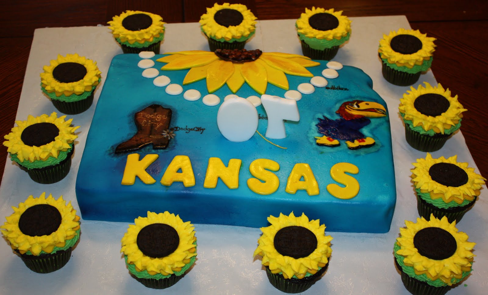 The Cake Mama: Kansas State and Sunflower Cake