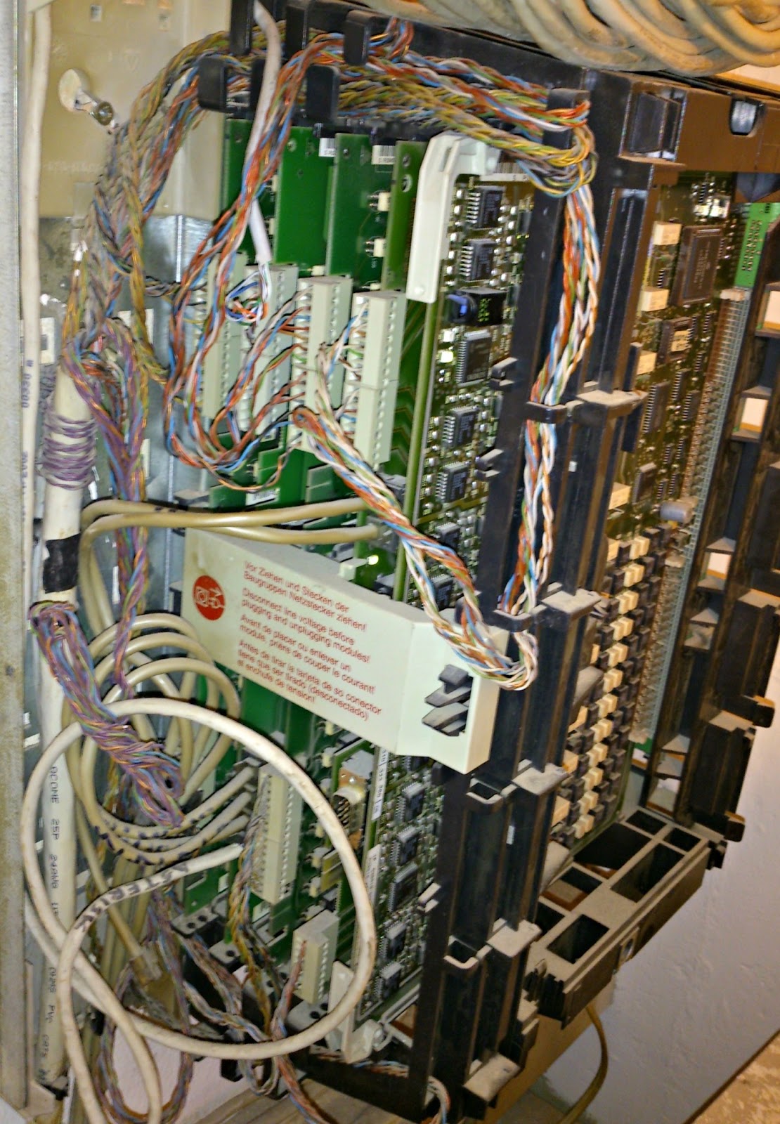 Τηλεφωνικό κέντρο χωρίς κάλυμμα