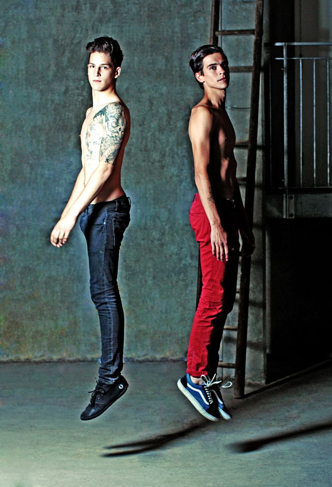 Favorite Hunks & Other Things: Anton Z Risan: Fast With Your Finger!