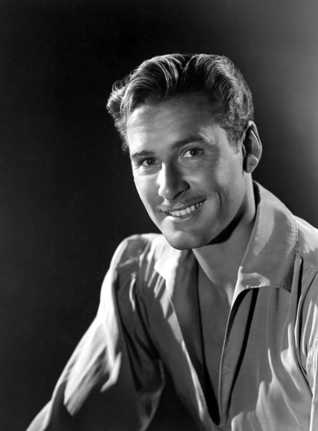40 Handsome Portrait Photos of Errol Flynn in the 1930s and ’40s ...