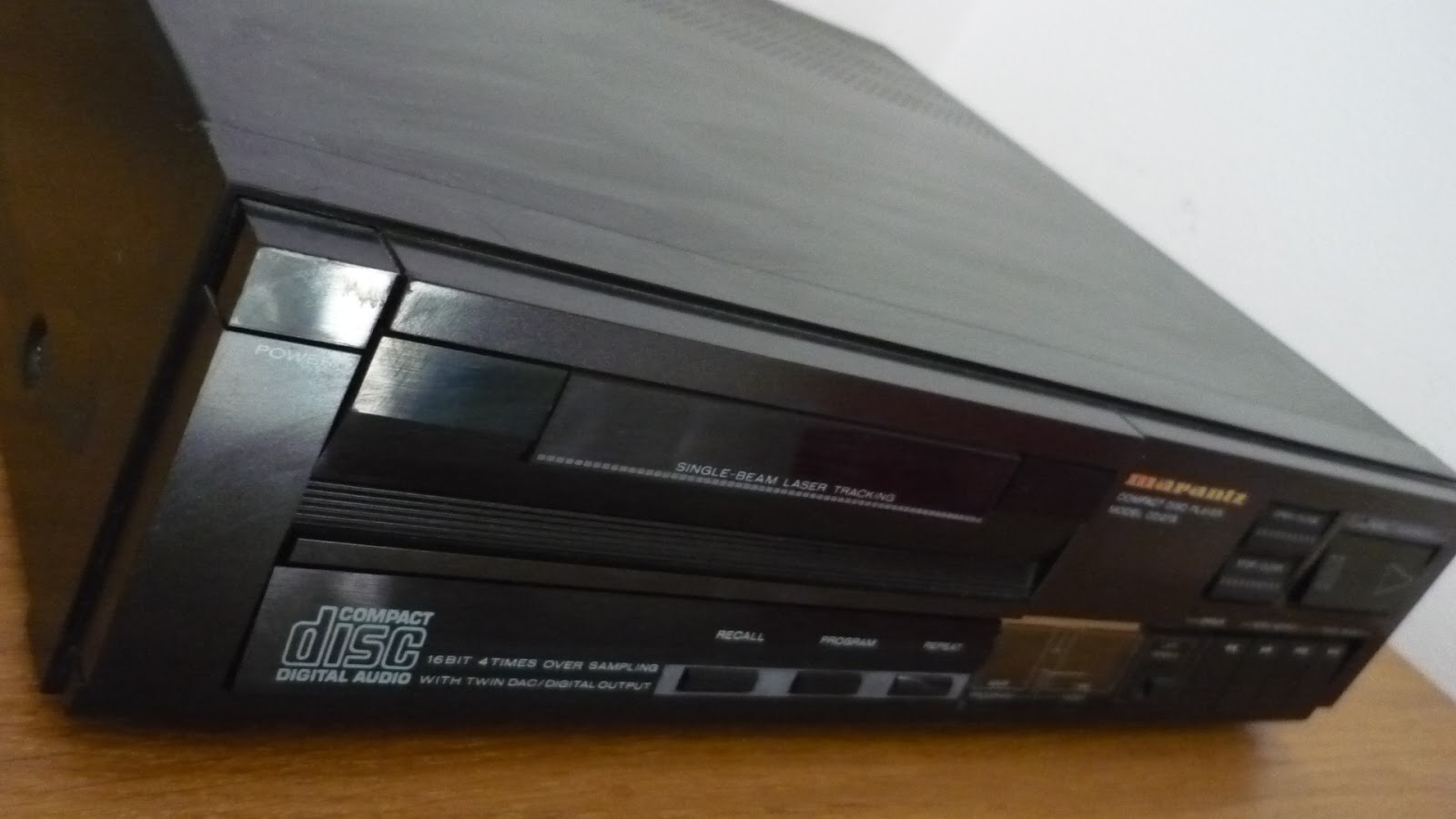 M i c r o C o s e: Recensione Compact Disc Player | Marantz CD273 (1988)