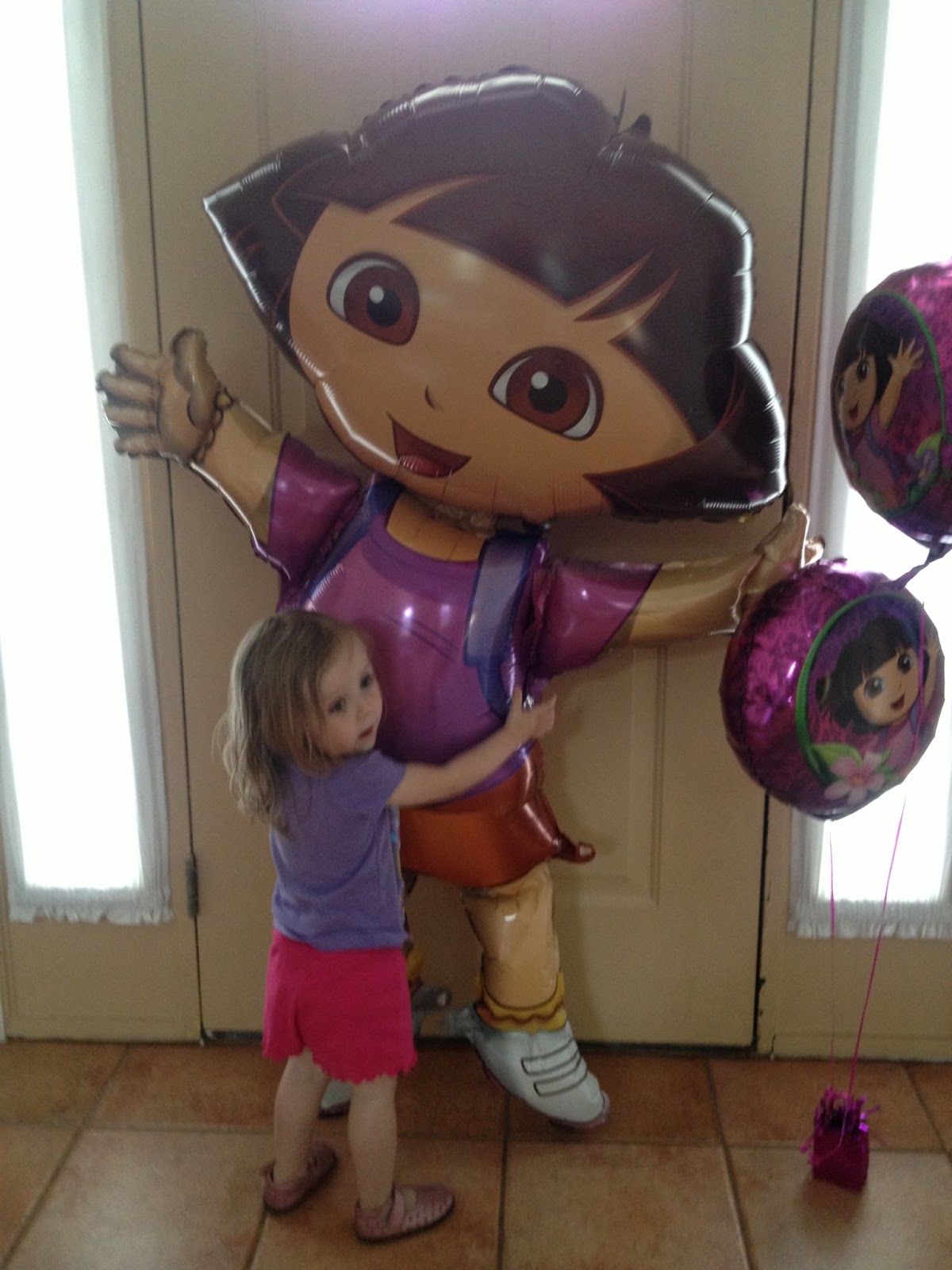 Teach Academy: Dora the Explorer Birthday Party - THE DECORATIONS