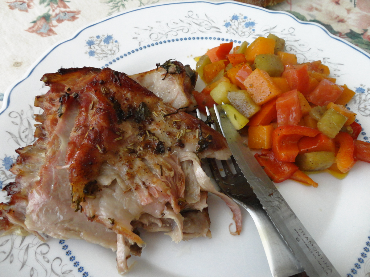 Vamos pá mesa: Cordeiro assado no forno com salteado de vegetais