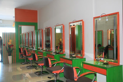 Griya Putri Salon dan Spa: Ruang Salon dan Perlengkapan