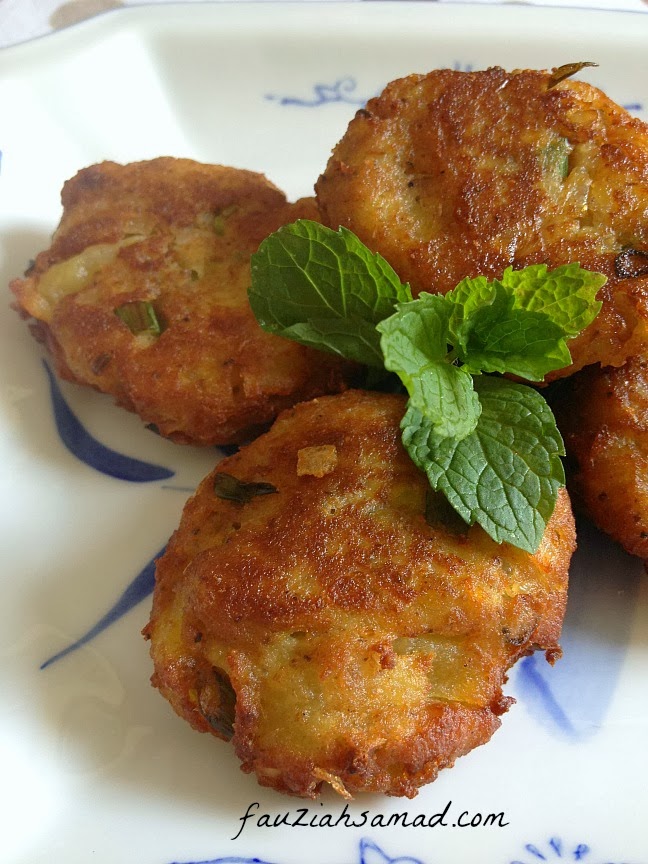 Hari ni tak ada mood nak masak. Kjee dah beritahu Nadia nak makan ...