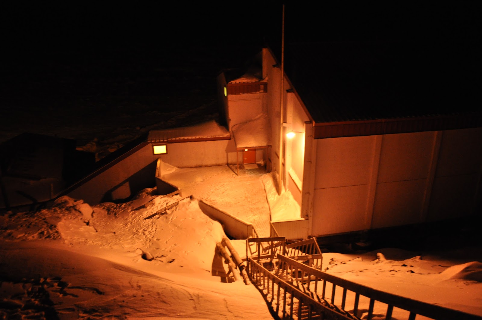 ¶ snow & mist: island living. valentine's day. oogruk!