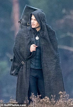 Henry Cavill News: New Pics: Geralt & Istredd On The Set Of 'The ...