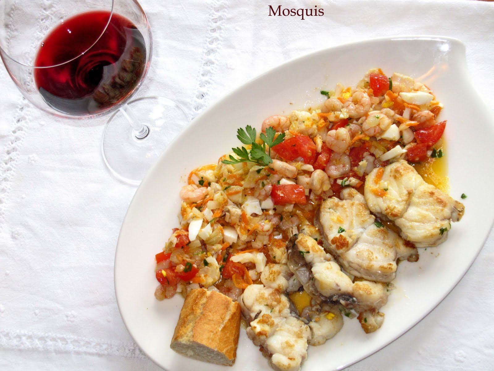 Laurel y Canela: Salpicón de mariscos con rape a la plancha...