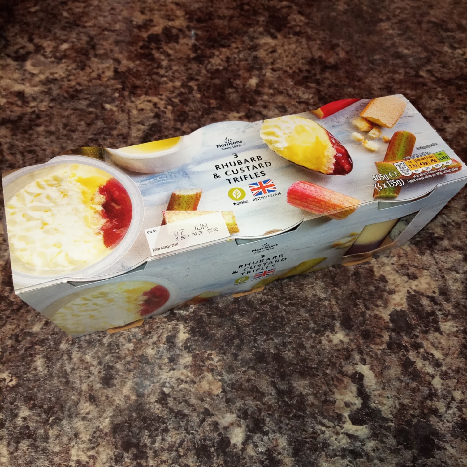 Supersupergirl's Food Reviews: [Review] Morrisons Rhubarb & Custard Trifles